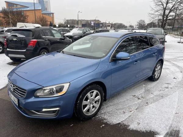 Blue Volvo V60 2014 in Riga, with an engine capacity of 2.00 L and mileage of 227 thousand km for 7550 €, photo 1 on AUTOMOTO.COM.LV