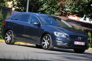 Blue Volvo V60 2014 in Riga, with an engine capacity of 2.40 L and mileage of 295 thousand km for 6490 €, photo 4 on AUTOMOTO.COM.LV