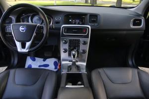 Blue Volvo V60 2014 in Riga, with an engine capacity of 2.40 L and mileage of 295 thousand km for 6490 €, photo 11 on AUTOMOTO.COM.LV