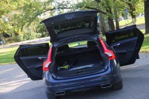 Blue Volvo V60 2014 in Riga, with an engine capacity of 2.40 L and mileage of 295 thousand km for 6490 €, photo 17 on AUTOMOTO.COM.LV