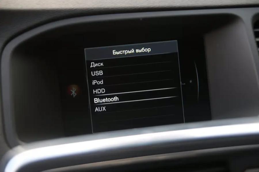 Blue Volvo V60 2014 in Riga, with an engine capacity of 2.40 L and mileage of 295 thousand km for 6490 €, photo 23 on AUTOMOTO.COM.LV