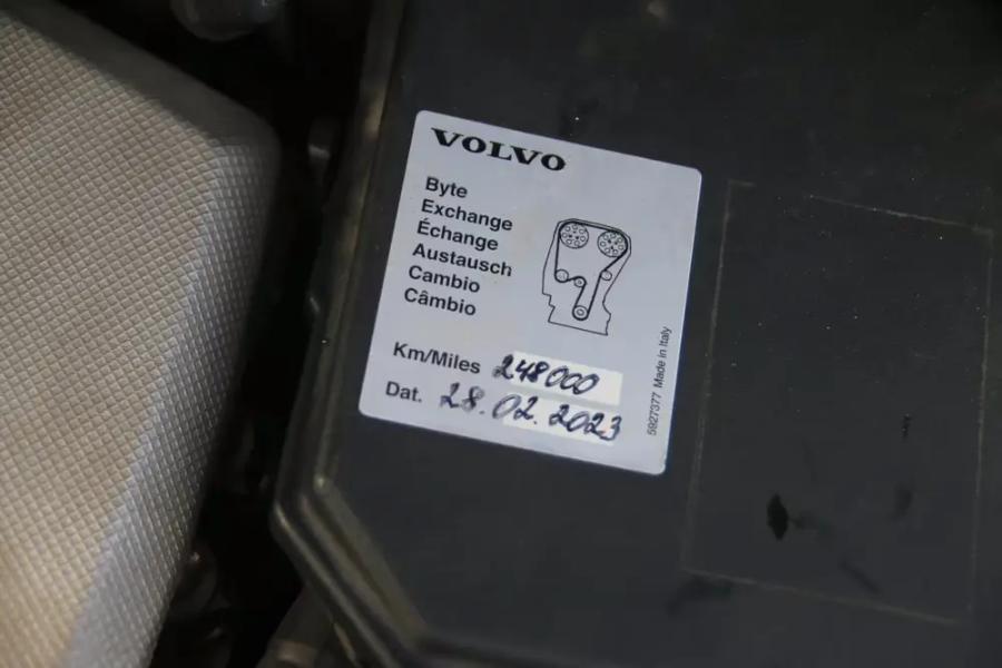 Blue Volvo V60 2014 in Riga, with an engine capacity of 2.40 L and mileage of 295 thousand km for 6490 €, photo 25 on AUTOMOTO.COM.LV