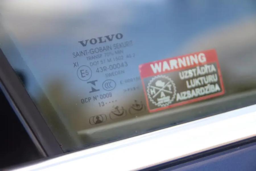 Blue Volvo V60 2014 in Riga, with an engine capacity of 2.40 L and mileage of 295 thousand km for 6490 €, photo 27 on AUTOMOTO.COM.LV