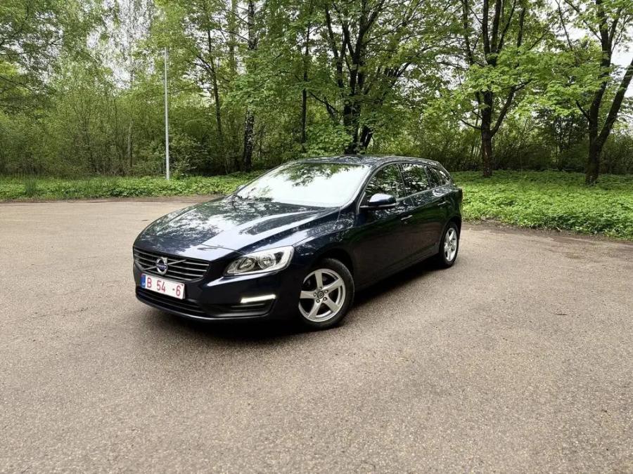 Blue Volvo V60 2014 in Riga, with an engine capacity of 2.00 L and mileage of 187 thousand km for 4600 €, photo 1 on AUTOMOTO.COM.LV