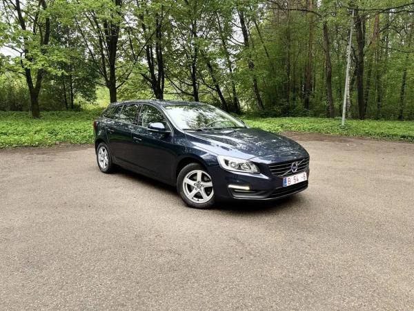 Zils Volvo V60 2014 Rīga, ar dzinēja tilpumu 2.00 L un nobraukumu 187 tūkst. km par 4600 €, foto 2 vietnē AUTOMOTO.COM.LV