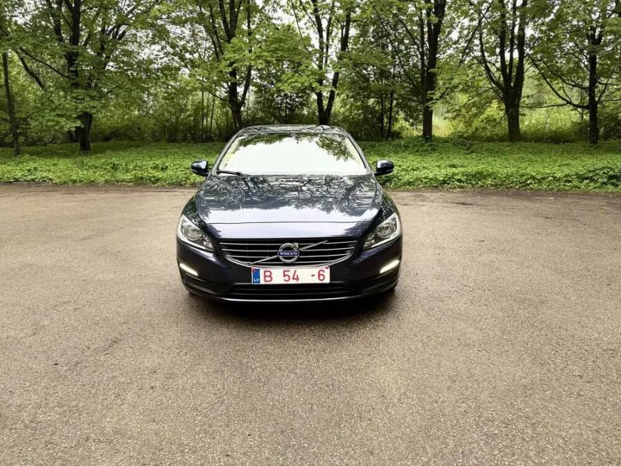 Blue Volvo V60 2014 in Riga, with an engine capacity of 2.00 L and mileage of 187 thousand km for 4600 €, photo 4 on AUTOMOTO.COM.LV