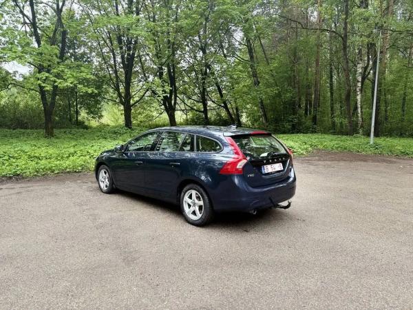 Zils Volvo V60 2014 Rīga, ar dzinēja tilpumu 2.00 L un nobraukumu 187 tūkst. km par 4600 €, foto 5 vietnē AUTOMOTO.COM.LV