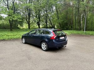 Blue Volvo V60 2014 in Riga, with an engine capacity of 2.00 L and mileage of 187 thousand km for 4600 €, photo 6 on AUTOMOTO.COM.LV