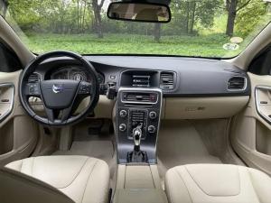 Blue Volvo V60 2014 in Riga, with an engine capacity of 2.00 L and mileage of 187 thousand km for 4600 €, photo 12 on AUTOMOTO.COM.LV