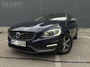 Zils Volvo V60 2014 Rīga, ar dzinēja tilpumu 2.00 L un nobraukumu 214 tūkst. km par 6990 €, foto  vietnē AUTOMOTO.COM.LV