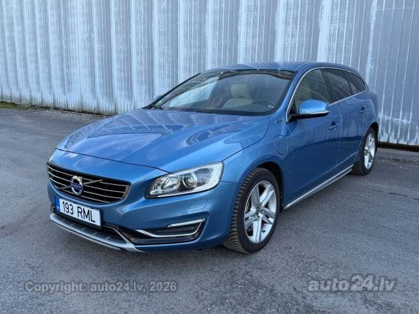 Blue Volvo V60 2014 in Paide, with an engine capacity of 2.40 L and mileage of 218 thousand km for 7990 €, photo 1 on AUTOMOTO.COM.LV