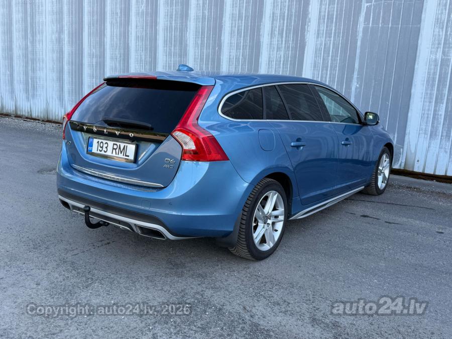 Zils Volvo V60 2014 Paide, ar dzinēja tilpumu 2.40 L un nobraukumu 218 tūkst. km par 7990 €, foto 3 vietnē AUTOMOTO.COM.LV
