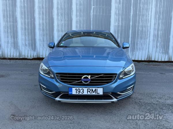 Blue Volvo V60 2014 in Paide, with an engine capacity of 2.40 L and mileage of 218 thousand km for 7990 €, photo 3 on AUTOMOTO.COM.LV
