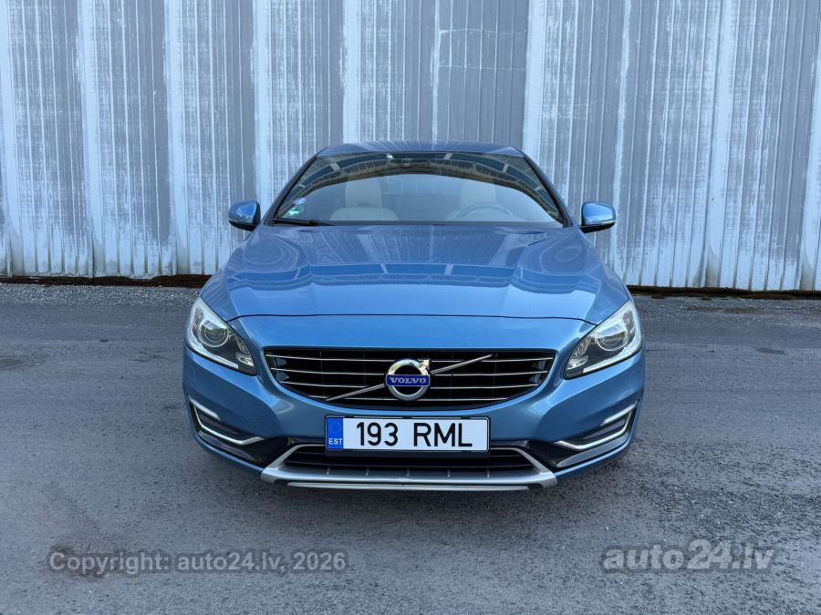 Zils Volvo V60 2014 Paide, ar dzinēja tilpumu 2.40 L un nobraukumu 218 tūkst. km par 7990 €, foto 4 vietnē AUTOMOTO.COM.LV