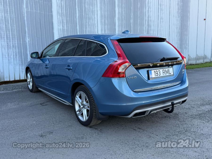 Zils Volvo V60 2014 Paide, ar dzinēja tilpumu 2.40 L un nobraukumu 218 tūkst. km par 7990 €, foto 6 vietnē AUTOMOTO.COM.LV