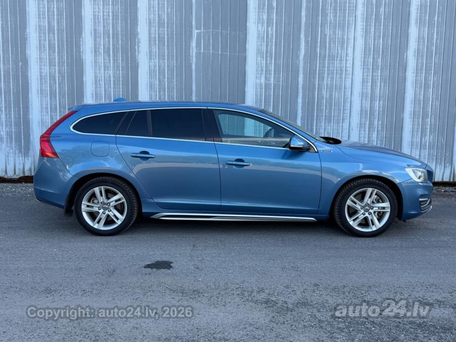 Zils Volvo V60 2014 Paide, ar dzinēja tilpumu 2.40 L un nobraukumu 218 tūkst. km par 7990 €, foto 7 vietnē AUTOMOTO.COM.LV