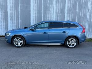 Zils Volvo V60 2014 Paide, ar dzinēja tilpumu 2.40 L un nobraukumu 218 tūkst. km par 7990 €, foto 9 vietnē AUTOMOTO.COM.LV