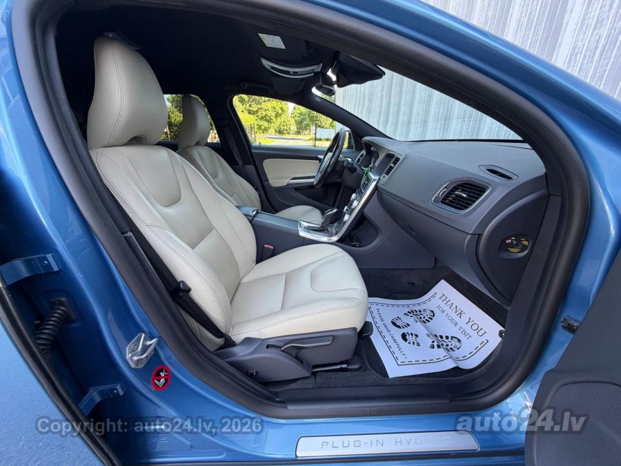 Zils Volvo V60 2014 Paide, ar dzinēja tilpumu 2.40 L un nobraukumu 218 tūkst. km par 7990 €, foto 13 vietnē AUTOMOTO.COM.LV