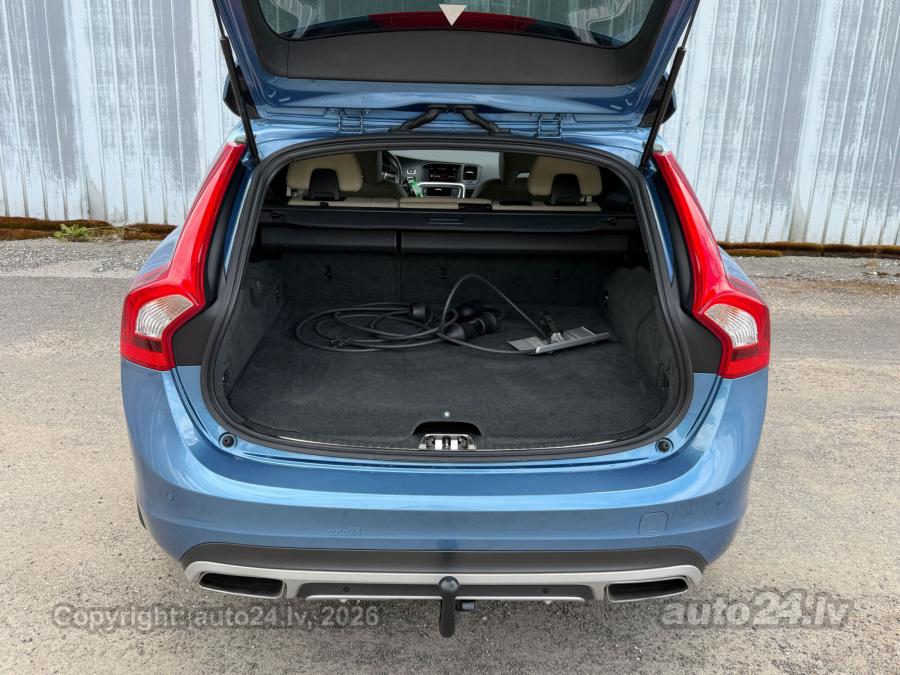 Zils Volvo V60 2014 Paide, ar dzinēja tilpumu 2.40 L un nobraukumu 218 tūkst. km par 7990 €, foto 24 vietnē AUTOMOTO.COM.LV
