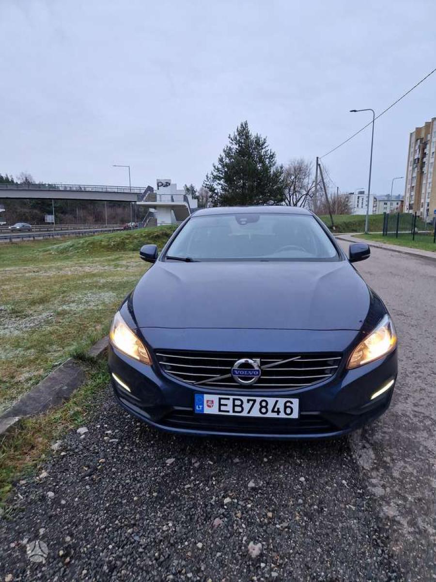 Zils Volvo V60 2014 Viļņa, ar dzinēja tilpumu 2.40 L un nobraukumu 300 tūkst. km par 5500 €, foto 1 vietnē AUTOMOTO.COM.LV