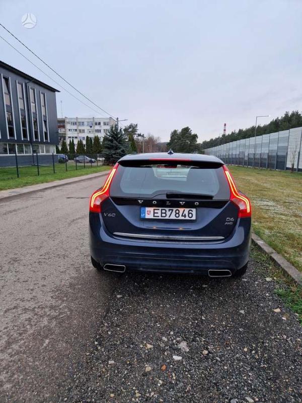 Blue Volvo V60 2014 in Vilnius, with an engine capacity of 2.40 L and mileage of 300 thousand km for 5500 €, photo 4 on AUTOMOTO.COM.LV