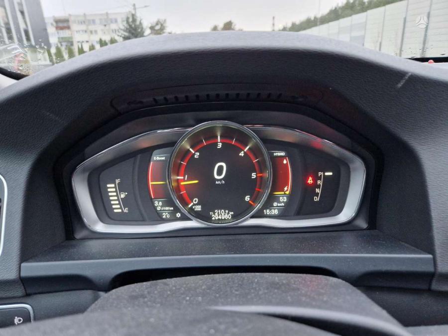 Zils Volvo V60 2014 Viļņa, ar dzinēja tilpumu 2.40 L un nobraukumu 300 tūkst. km par 5500 €, foto 7 vietnē AUTOMOTO.COM.LV