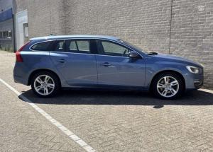 Blue Volvo V60 2014 in Jonava, with an engine capacity of 2.40 L and mileage of 249 thousand km for 8150 €, photo 6 on AUTOMOTO.COM.LV