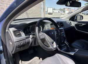 Blue Volvo V60 2014 in Jonava, with an engine capacity of 2.40 L and mileage of 249 thousand km for 8150 €, photo 8 on AUTOMOTO.COM.LV