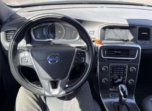 Blue Volvo V60 2014 in Jonava, with an engine capacity of 2.40 L and mileage of 249 thousand km for 8150 €, photo 10 on AUTOMOTO.COM.LV