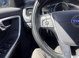 Blue Volvo V60 2014 in Jonava, with an engine capacity of 2.40 L and mileage of 249 thousand km for 8150 €, photo 11 on AUTOMOTO.COM.LV