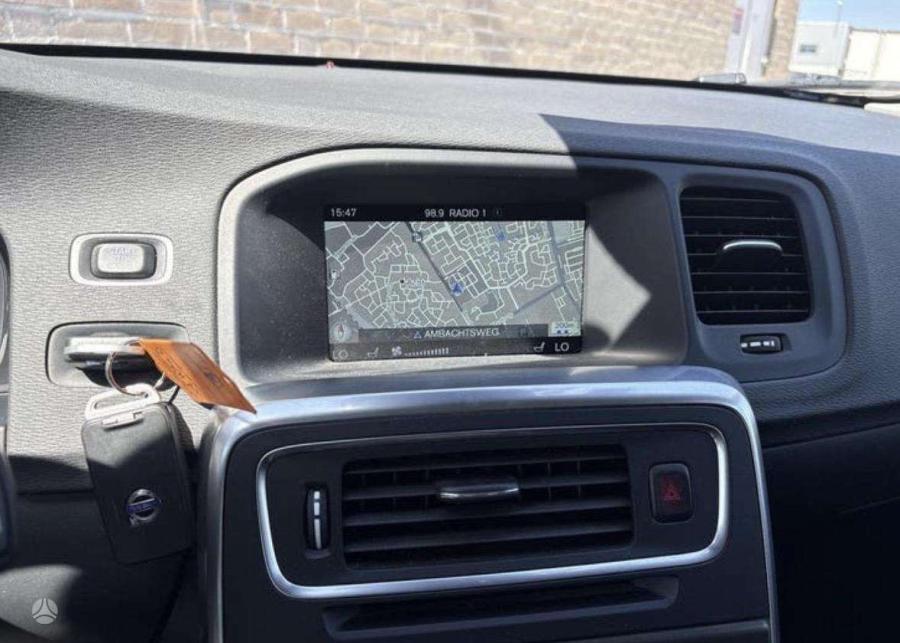 Blue Volvo V60 2014 in Jonava, with an engine capacity of 2.40 L and mileage of 249 thousand km for 8150 €, photo 14 on AUTOMOTO.COM.LV