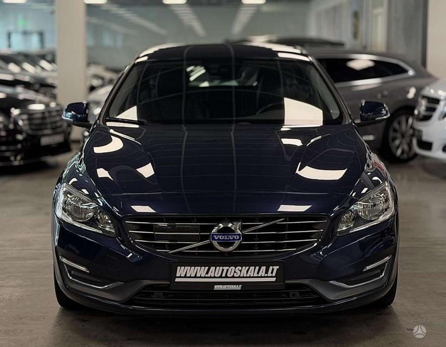 Blue Volvo V60 2014 in Klaipeda, with an engine capacity of 1.97 L and mileage of 264 thousand km for 7950 €, photo 3 on AUTOMOTO.COM.LV