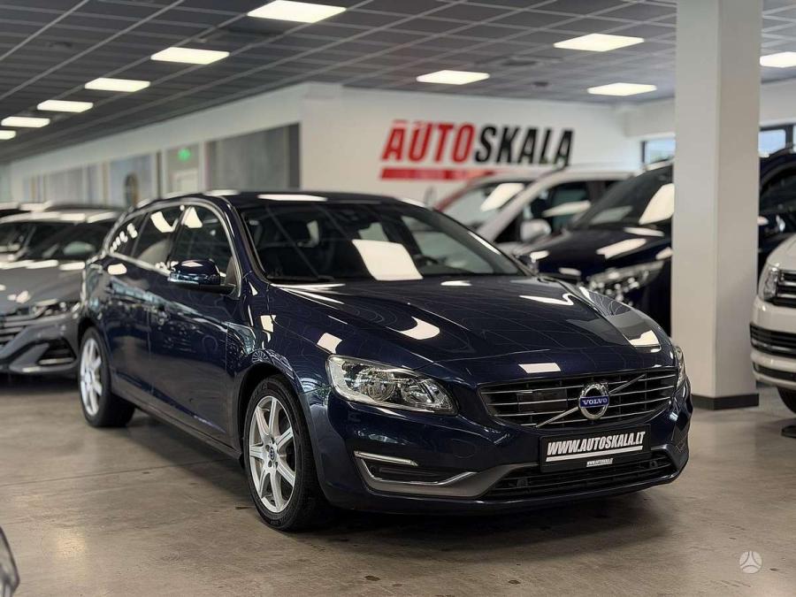 Blue Volvo V60 2014 in Klaipeda, with an engine capacity of 1.97 L and mileage of 264 thousand km for 7950 €, photo 4 on AUTOMOTO.COM.LV