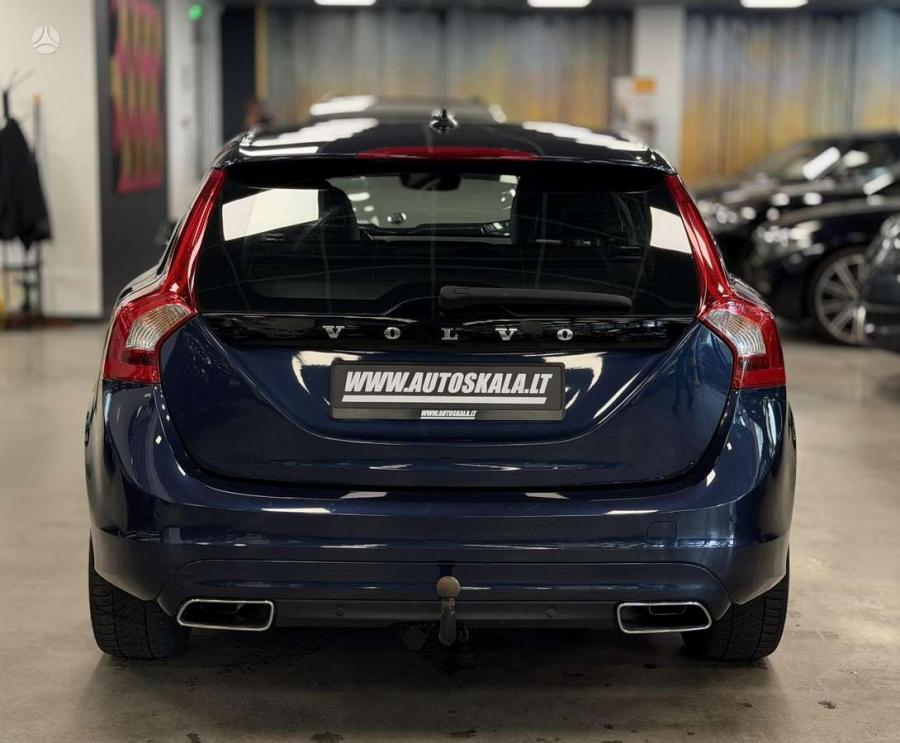 Blue Volvo V60 2014 in Klaipeda, with an engine capacity of 1.97 L and mileage of 264 thousand km for 7950 €, photo 8 on AUTOMOTO.COM.LV