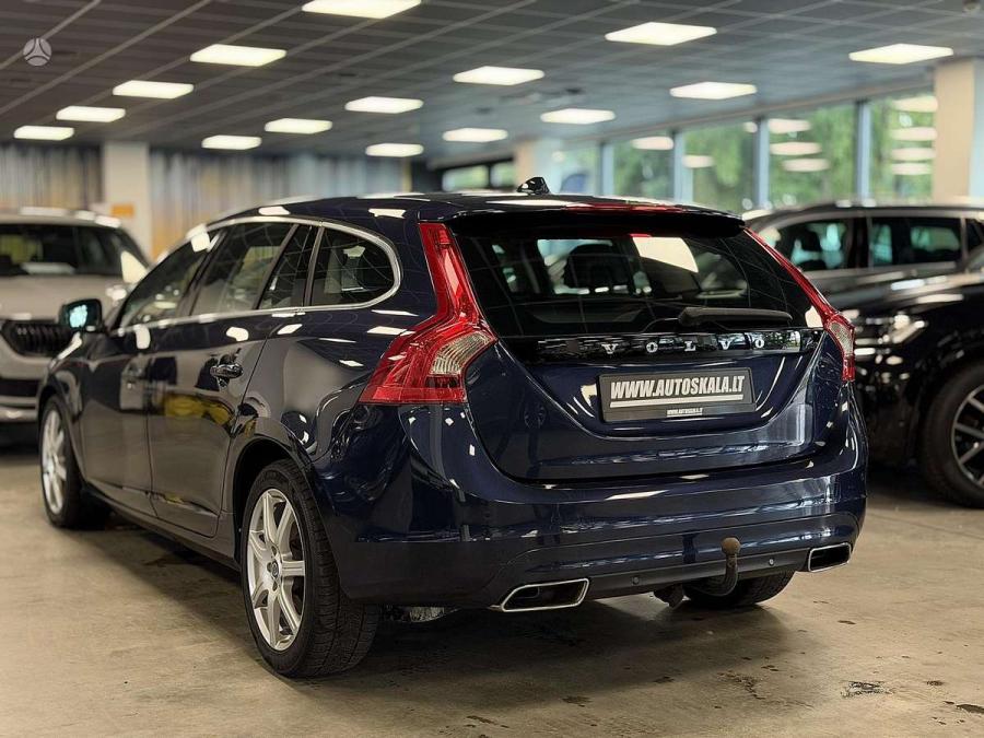 Blue Volvo V60 2014 in Klaipeda, with an engine capacity of 1.97 L and mileage of 264 thousand km for 7950 €, photo 9 on AUTOMOTO.COM.LV