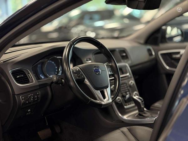 Zils Volvo V60 2014 Klaipėda, ar dzinēja tilpumu 1.97 L un nobraukumu 264 tūkst. km par 7950 €, foto 9 vietnē AUTOMOTO.COM.LV