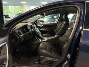 Blue Volvo V60 2014 in Klaipeda, with an engine capacity of 1.97 L and mileage of 264 thousand km for 7950 €, photo 12 on AUTOMOTO.COM.LV