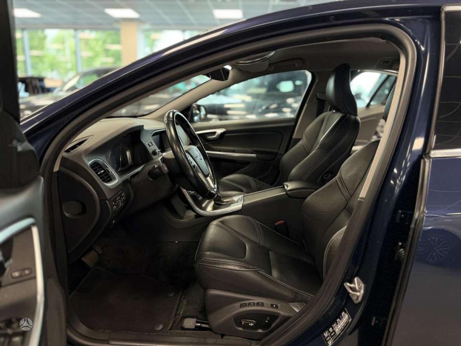 Blue Volvo V60 2014 in Klaipeda, with an engine capacity of 1.97 L and mileage of 264 thousand km for 7950 €, photo 12 on AUTOMOTO.COM.LV