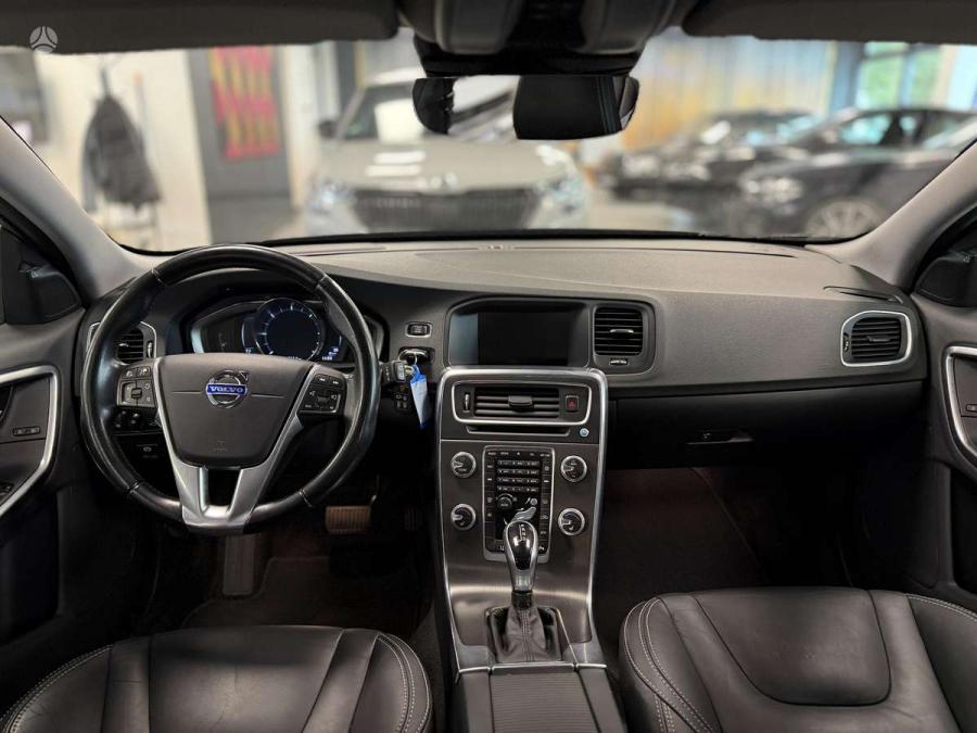 Blue Volvo V60 2014 in Klaipeda, with an engine capacity of 1.97 L and mileage of 264 thousand km for 7950 €, photo 13 on AUTOMOTO.COM.LV