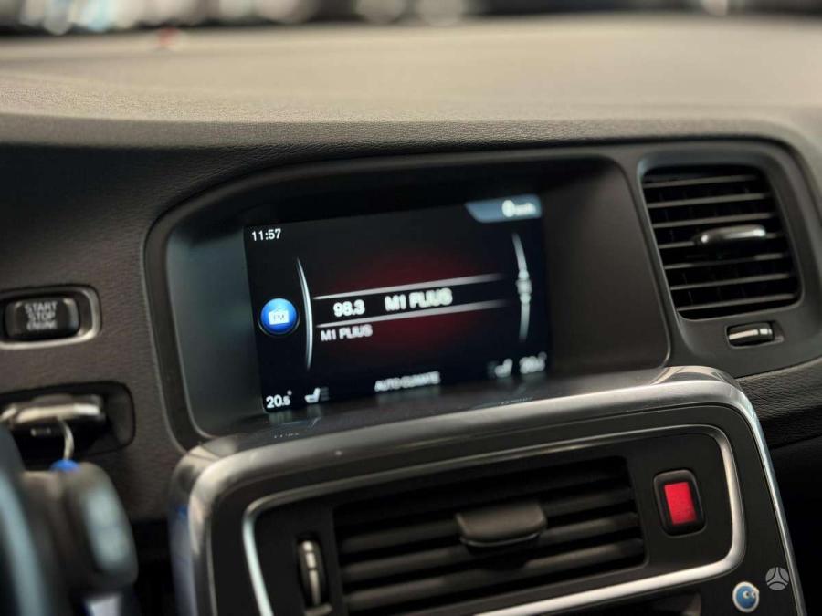 Blue Volvo V60 2014 in Klaipeda, with an engine capacity of 1.97 L and mileage of 264 thousand km for 7950 €, photo 18 on AUTOMOTO.COM.LV