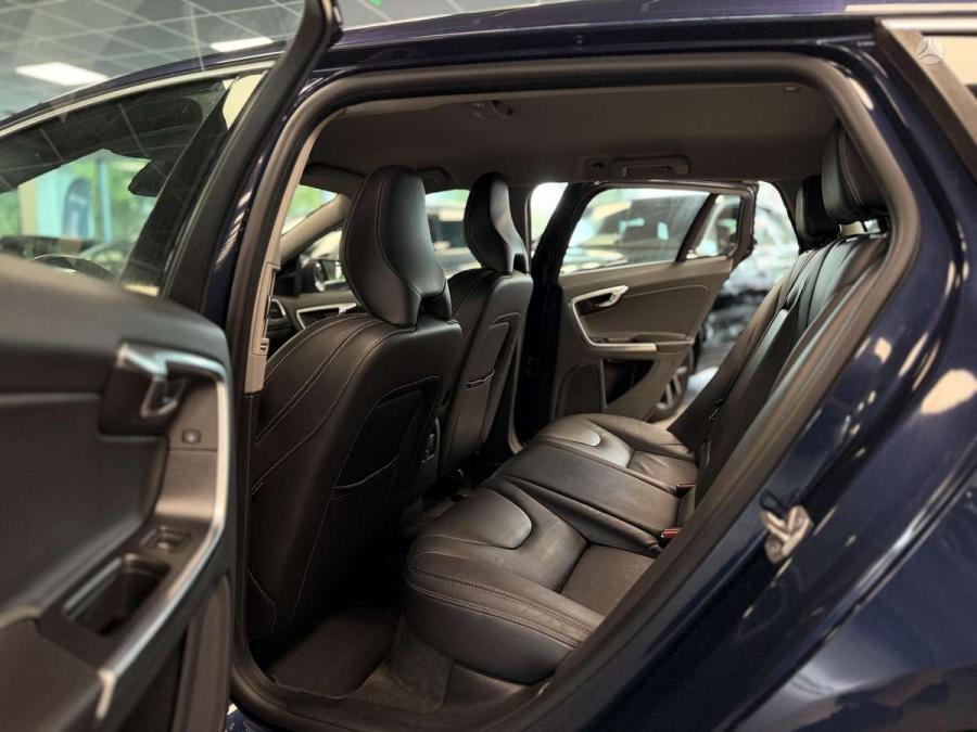 Blue Volvo V60 2014 in Klaipeda, with an engine capacity of 1.97 L and mileage of 264 thousand km for 7950 €, photo 22 on AUTOMOTO.COM.LV