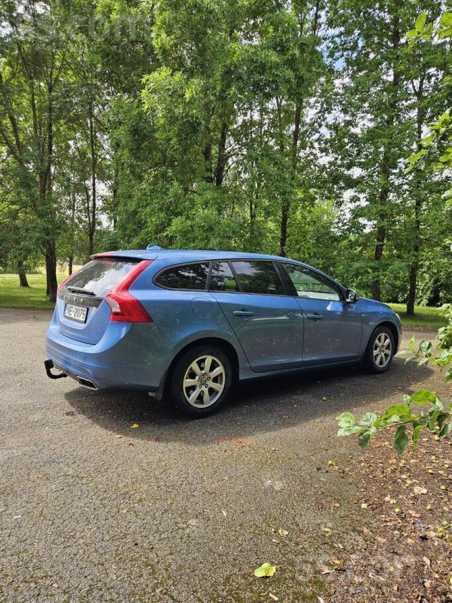 Zils Volvo V60 2014 Aizkraukle, ar dzinēja tilpumu 2.00 L un nobraukumu 333 tūkst. km par 6300 €, foto 1 vietnē AUTOMOTO.COM.LV