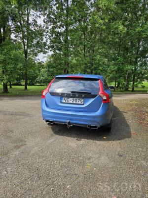 Zils Volvo V60 2014 Aizkraukle, ar dzinēja tilpumu 2.00 L un nobraukumu 333 tūkst. km par 6300 €, foto 3 vietnē AUTOMOTO.COM.LV