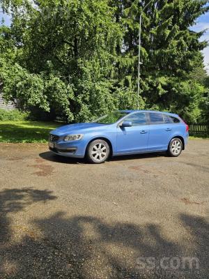 Zils Volvo V60 2014 Aizkraukle, ar dzinēja tilpumu 2.00 L un nobraukumu 333 tūkst. km par 6300 €, foto 6 vietnē AUTOMOTO.COM.LV