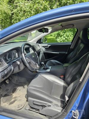 Zils Volvo V60 2014 Aizkraukle, ar dzinēja tilpumu 2.00 L un nobraukumu 333 tūkst. km par 6300 €, foto 8 vietnē AUTOMOTO.COM.LV