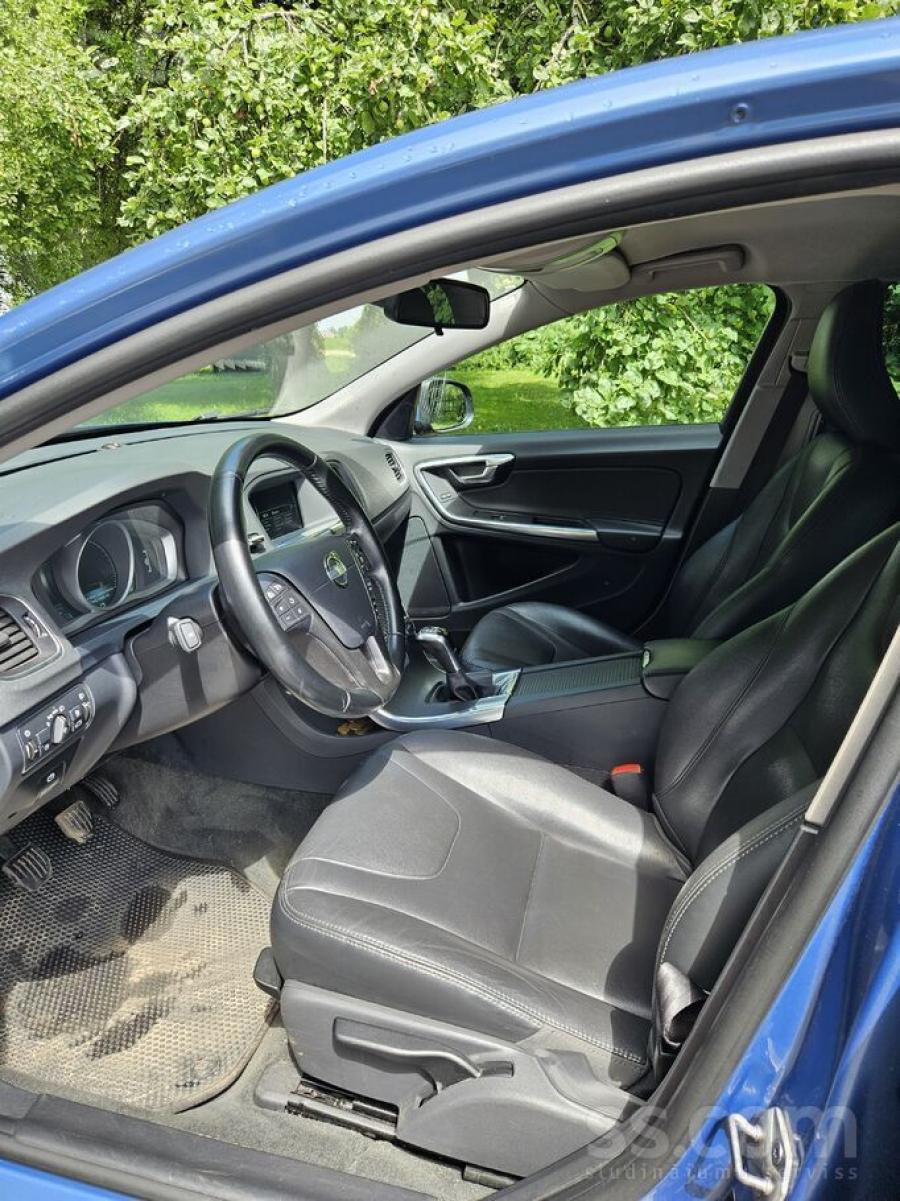 Zils Volvo V60 2014 Aizkraukle, ar dzinēja tilpumu 2.00 L un nobraukumu 333 tūkst. km par 6300 €, foto 8 vietnē AUTOMOTO.COM.LV