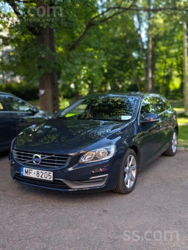 Zils Volvo V60 2014 Rīga, ar dzinēja tilpumu 2.00 L un nobraukumu 270 tūkst. km par 4950 €, foto 1 vietnē AUTOMOTO.COM.LV