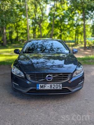 Blue Volvo V60 2014 in Riga, with an engine capacity of 2.00 L and mileage of 270 thousand km for 4950 €, photo 3 on AUTOMOTO.COM.LV