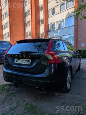 Blue Volvo V60 2014 in Riga, with an engine capacity of 2.00 L and mileage of 270 thousand km for 4950 €, photo 4 on AUTOMOTO.COM.LV