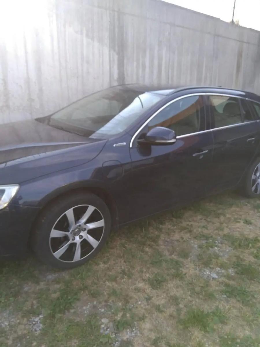 Zils Volvo V60 2014 Talsi, ar dzinēja tilpumu 2.40 L un nobraukumu 270 tūkst. km par 6900 €, foto 3 vietnē AUTOMOTO.COM.LV